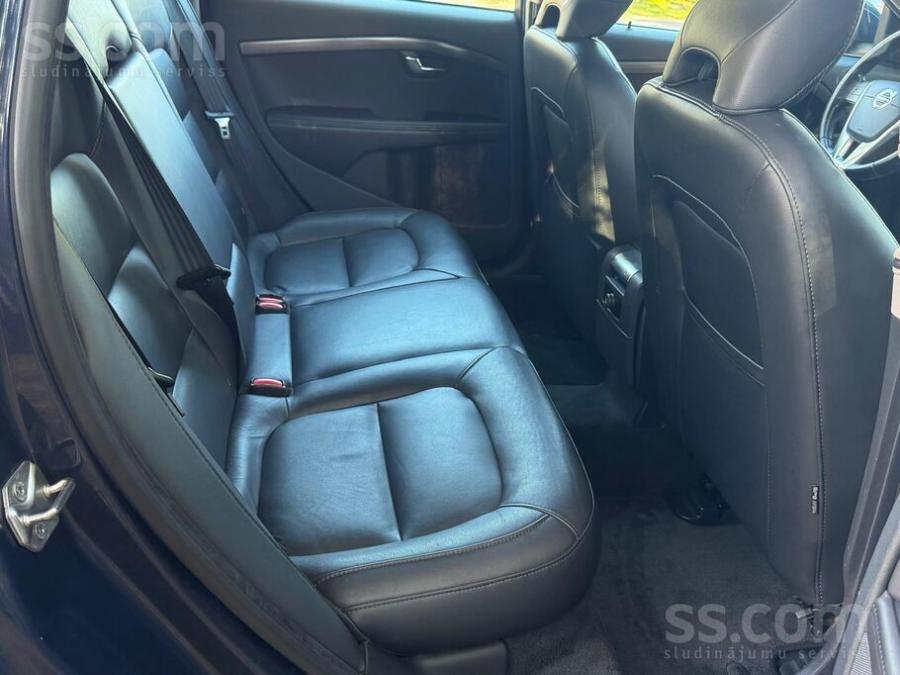 Blue Volvo V70 2015 in Riga, with an engine capacity of 1.60 L and mileage of 171 thousand km for 6999 €, photo 17 on AUTOMOTO.COM.LV