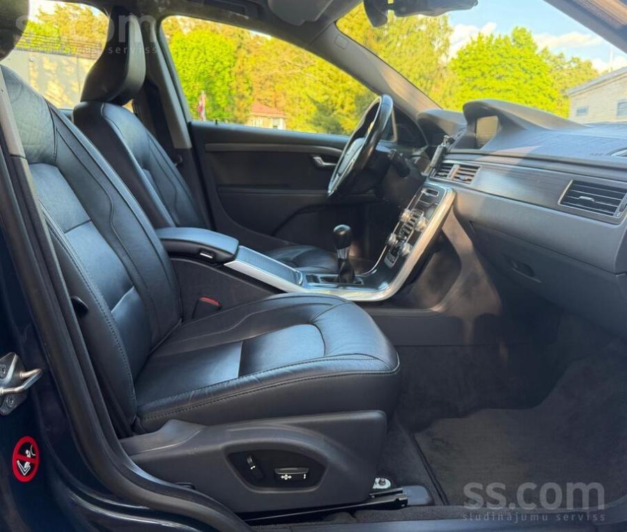 Blue Volvo V70 2015 in Riga, with an engine capacity of 1.60 L and mileage of 171 thousand km for 6999 €, photo 18 on AUTOMOTO.COM.LV