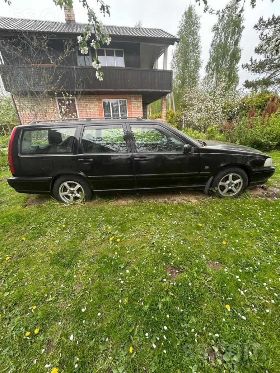 Blue Volvo V70 1998 in Riga, with an engine capacity of 2.40 L and mileage of 300 thousand km for 500 €, photo 3 on AUTOMOTO.COM.LV