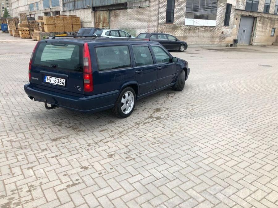 Blue Volvo V70 1997 in Rezekne, with an engine capacity of 2.50 L and mileage of 357 thousand km for 900 €, photo 3 on AUTOMOTO.COM.LV