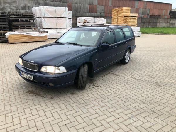 Blue Volvo V70 1997 in Rezekne, with an engine capacity of 2.50 L and mileage of 357 thousand km for 900 €, photo 5 on AUTOMOTO.COM.LV