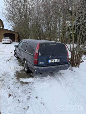 Синий Вольво В70 1997 в Тукумс, объемом двигателя 2.40 л и пробегом 387 тыс. км за 700 €, фото 2 на AUTOMOTO.COM.LV