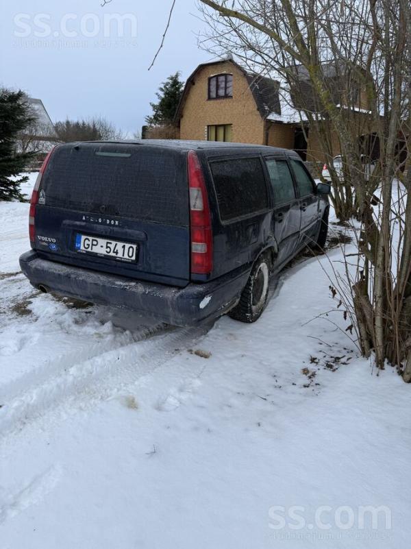 Zils Volvo V70 1997 Tukums, ar dzinēja tilpumu 2.40 L un nobraukumu 387 tūkst. km par 700 €, foto 3 vietnē AUTOMOTO.COM.LV