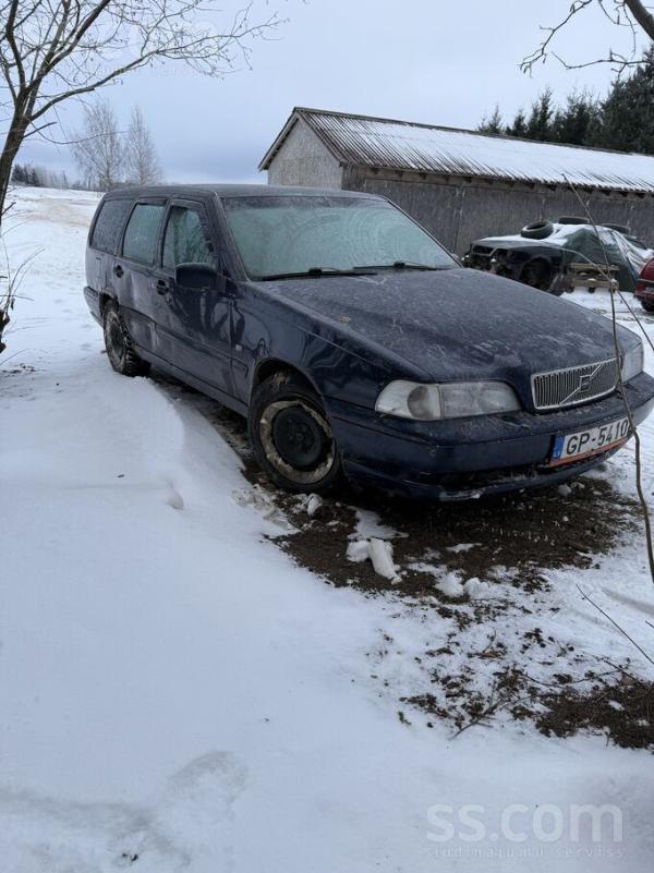 Zils Volvo V70 1997 Tukums, ar dzinēja tilpumu 2.40 L un nobraukumu 387 tūkst. km par 700 €, foto 4 vietnē AUTOMOTO.COM.LV