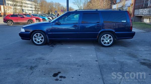 Blue Volvo V70 1997 in Riga, with an engine capacity of 2.50 L and mileage of 450 thousand km for 700 €, photo 1 on AUTOMOTO.COM.LV