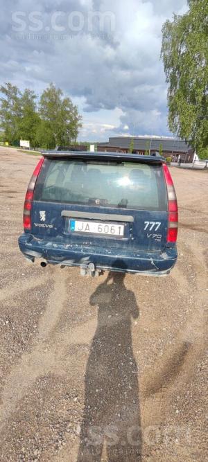 Zils Volvo V70 1998 Valmiera, ar dzinēja tilpumu 2.50 L un nobraukumu 423 tūkst. km par 650 €, foto 4 vietnē AUTOMOTO.COM.LV