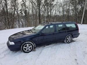Zils Volvo V70 1998 Kauņa, ar dzinēja tilpumu 2.46 L un nobraukumu 438 tūkst. km par 800 €, foto  vietnē AUTOMOTO.COM.LV