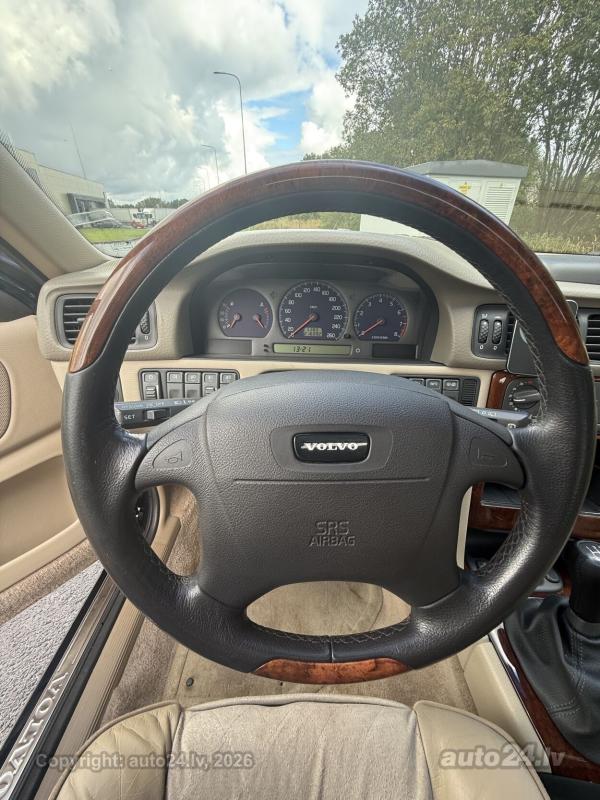 Blue Volvo V70 1998 in Tallinn, with an engine capacity of 2.30 L and mileage of 218 thousand km for 9999 €, photo 8 on AUTOMOTO.COM.LV