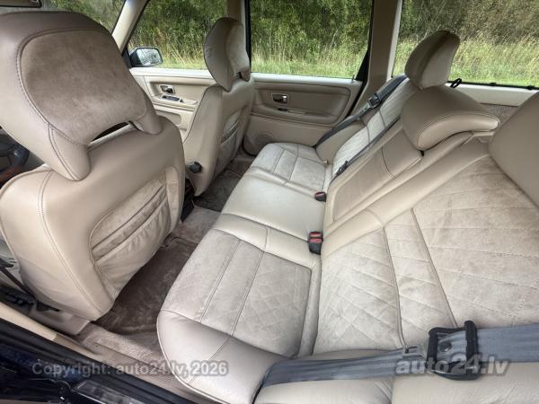 Blue Volvo V70 1998 in Tallinn, with an engine capacity of 2.30 L and mileage of 218 thousand km for 9999 €, photo 10 on AUTOMOTO.COM.LV