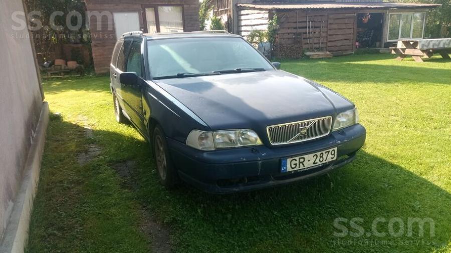 Синий Вольво В70 1998 в Елгава, объемом двигателя 2.40 л и пробегом 325 тыс. км за 1100 €, фото 1 на AUTOMOTO.COM.LV
