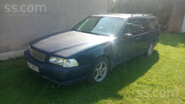 Blue Volvo V70 1998 in Jelgava, with an engine capacity of 2.40 L and mileage of 325 thousand km for 1100 €, photo 2 on AUTOMOTO.COM.LV