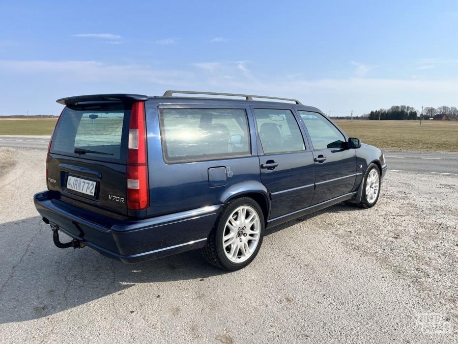 Blue Volvo V70 1998 in Siauliai, with an engine capacity of 2.30 L and mileage of 300 thousand km for 4500 €, photo 1 on AUTOMOTO.COM.LV