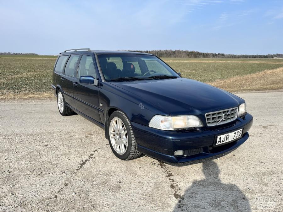 Blue Volvo V70 1998 in Siauliai, with an engine capacity of 2.30 L and mileage of 300 thousand km for 4500 €, photo 5 on AUTOMOTO.COM.LV