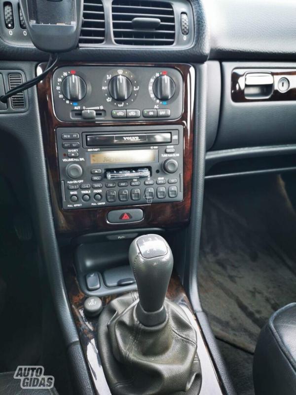 Blue Volvo V70 1998 in Siauliai, with an engine capacity of 2.30 L and mileage of 300 thousand km for 4500 €, photo 8 on AUTOMOTO.COM.LV