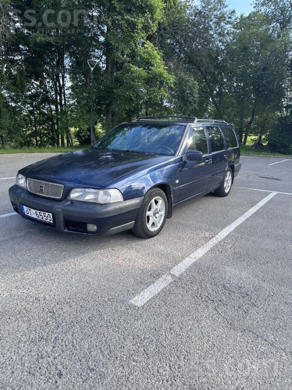 Zils Volvo V70 1998 Valmiera, ar dzinēja tilpumu 2.50 L un nobraukumu 520 tūkst. km par 1500 €, foto 1 vietnē AUTOMOTO.COM.LV