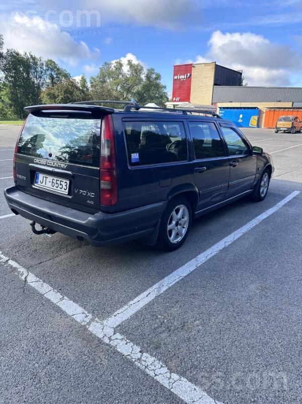Zils Volvo V70 1998 Valmiera, ar dzinēja tilpumu 2.50 L un nobraukumu 520 tūkst. km par 1500 €, foto 2 vietnē AUTOMOTO.COM.LV