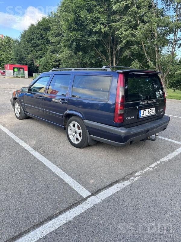 Zils Volvo V70 1998 Valmiera, ar dzinēja tilpumu 2.50 L un nobraukumu 520 tūkst. km par 1500 €, foto 3 vietnē AUTOMOTO.COM.LV