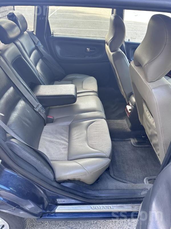 Zils Volvo V70 1998 Valmiera, ar dzinēja tilpumu 2.50 L un nobraukumu 520 tūkst. km par 1500 €, foto 7 vietnē AUTOMOTO.COM.LV
