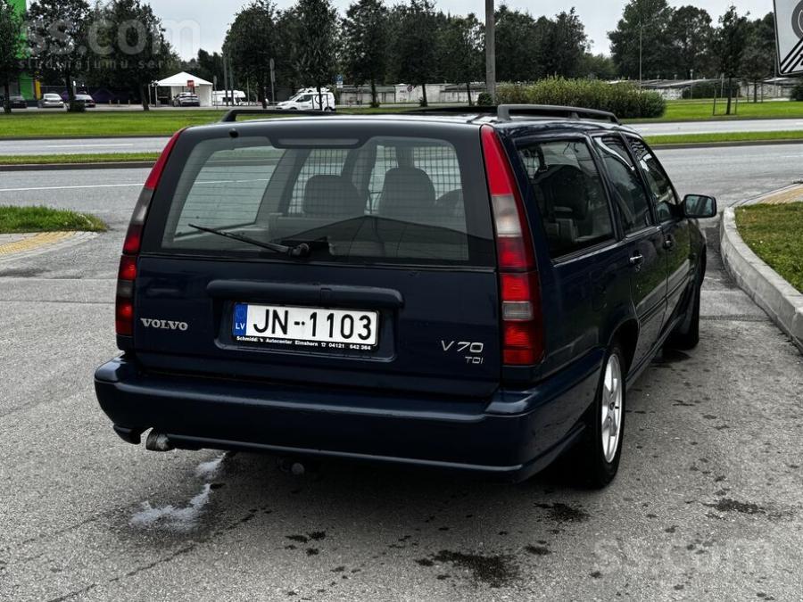 Zils Volvo V70 1998 Rīga, ar dzinēja tilpumu 2.50 L un nobraukumu 345 tūkst. km par 850 €, foto 3 vietnē AUTOMOTO.COM.LV