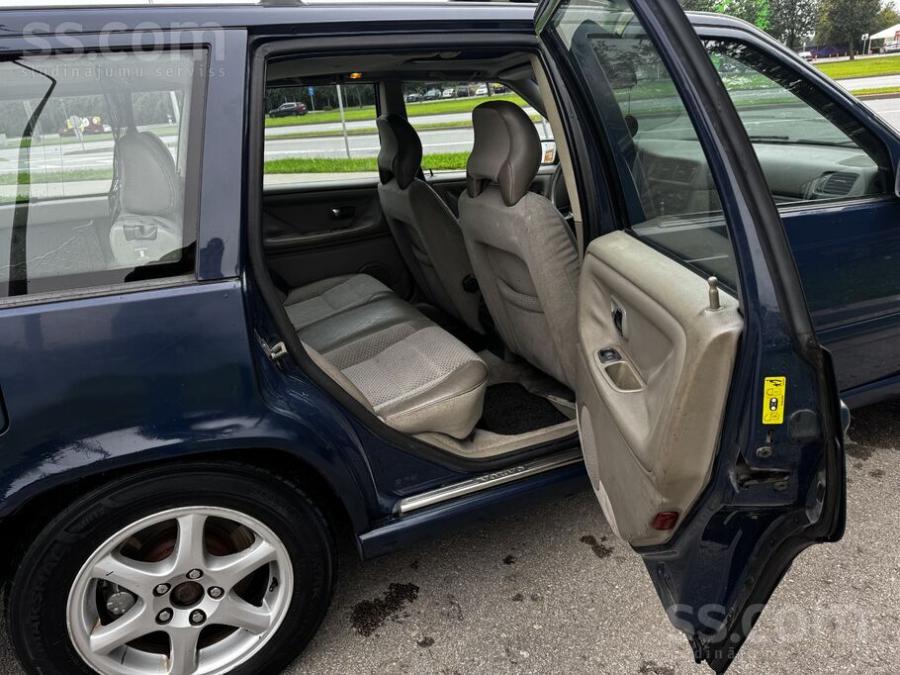 Zils Volvo V70 1998 Rīga, ar dzinēja tilpumu 2.50 L un nobraukumu 345 tūkst. km par 850 €, foto 6 vietnē AUTOMOTO.COM.LV