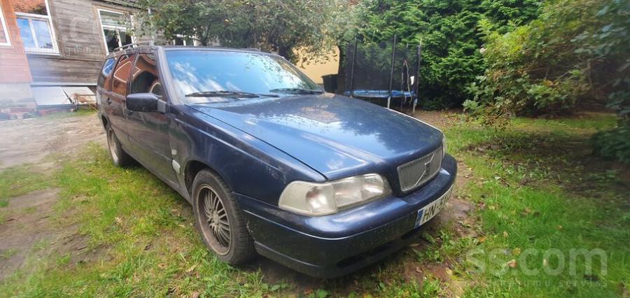 Blue Volvo V70 1998 in Liepaja, with an engine capacity of 2.50 L and mileage of 465 thousand km for 1000 €, photo 1 on AUTOMOTO.COM.LV