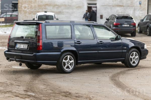Blue Volvo V70 1999 in Riga, with an engine capacity of 2.50 L and mileage of 308 thousand km for 1350 €, photo 3 on AUTOMOTO.COM.LV
