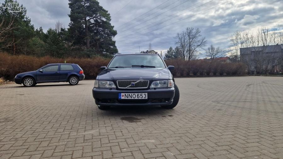 Zils Volvo V70 1999 Viļņa, ar dzinēja tilpumu 2.50 L un nobraukumu 401 tūkst. km par 1000 €, foto 3 vietnē AUTOMOTO.COM.LV