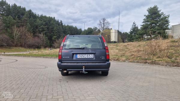 Blue Volvo V70 1999 in Vilnius, with an engine capacity of 2.50 L and mileage of 401 thousand km for 1000 €, photo 5 on AUTOMOTO.COM.LV