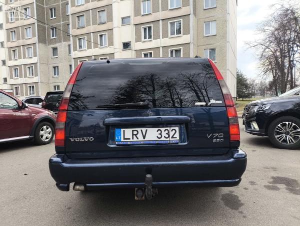 Zils Volvo V70 1999 Viļņa, ar dzinēja tilpumu 2.50 L un nobraukumu 424 tūkst. km par 1999 €, foto 7 vietnē AUTOMOTO.COM.LV