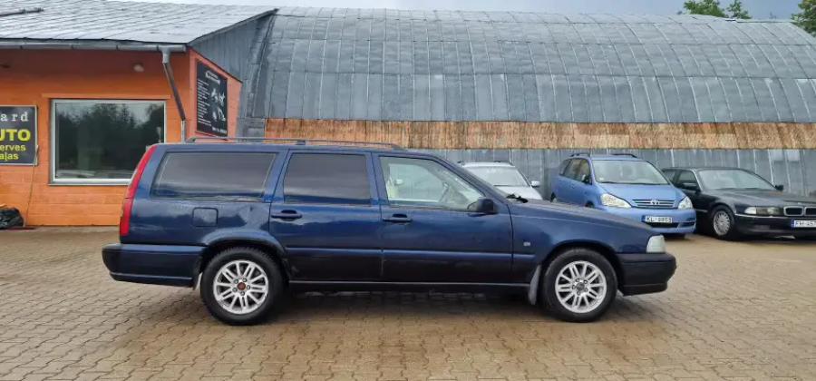 Blue Volvo V70 1999 in Valmiera, with an engine capacity of 2.50 L and mileage of 420 thousand km for 880 €, photo 3 on AUTOMOTO.COM.LV