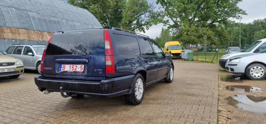 Blue Volvo V70 1999 in Valmiera, with an engine capacity of 2.50 L and mileage of 420 thousand km for 880 €, photo 4 on AUTOMOTO.COM.LV