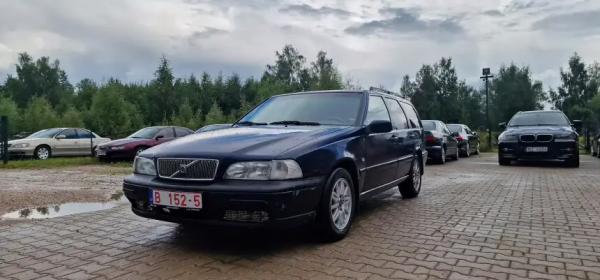 Синий Вольво В70 1999 в Валмиера, объемом двигателя 2.50 л и пробегом 420 тыс. км за 880 €, фото 6 на AUTOMOTO.COM.LV