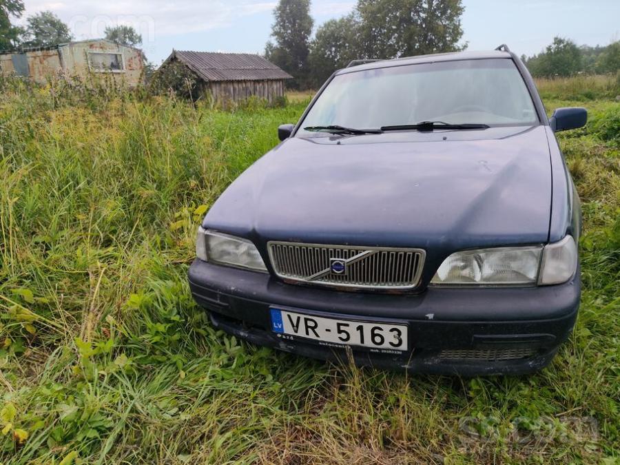 Blue Volvo V70 1999 in Cesis, with an engine capacity of 2.50 L and mileage of 450 thousand km for 400 €, photo 1 on AUTOMOTO.COM.LV
