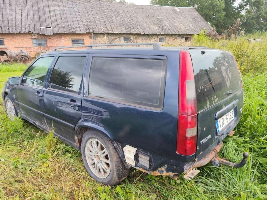 Blue Volvo V70 1999 in Cesis, with an engine capacity of 2.50 L and mileage of 450 thousand km for 400 €, photo 5 on AUTOMOTO.COM.LV
