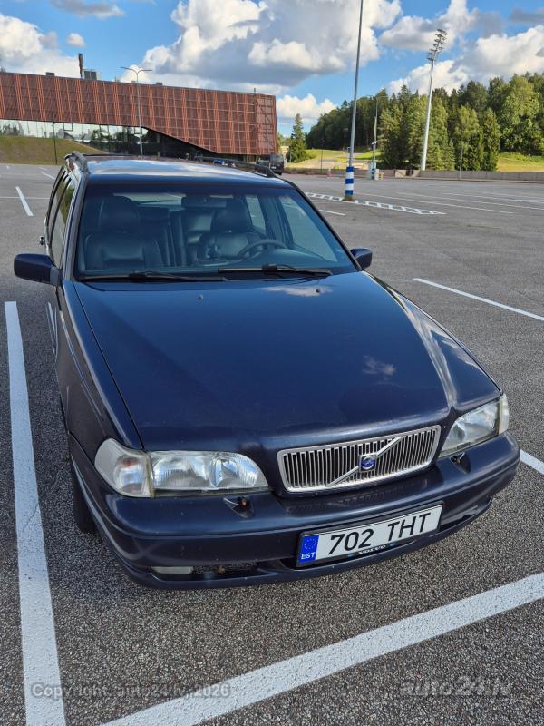 Zils Volvo V70 1999 Valga, ar dzinēja tilpumu 2.50 L un nobraukumu 0 tūkst. km par 1300 €, foto 1 vietnē AUTOMOTO.COM.LV