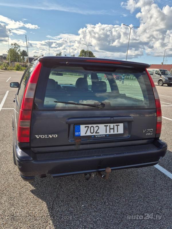 Zils Volvo V70 1999 Valga, ar dzinēja tilpumu 2.50 L un nobraukumu 0 tūkst. km par 1300 €, foto 4 vietnē AUTOMOTO.COM.LV