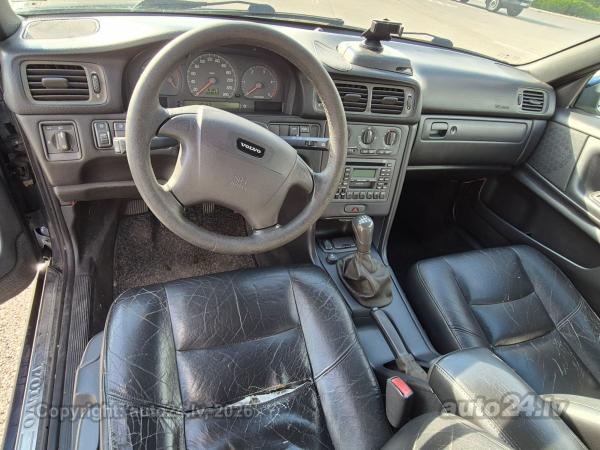 Zils Volvo V70 1999 Valga, ar dzinēja tilpumu 2.50 L un nobraukumu 0 tūkst. km par 1300 €, foto 7 vietnē AUTOMOTO.COM.LV
