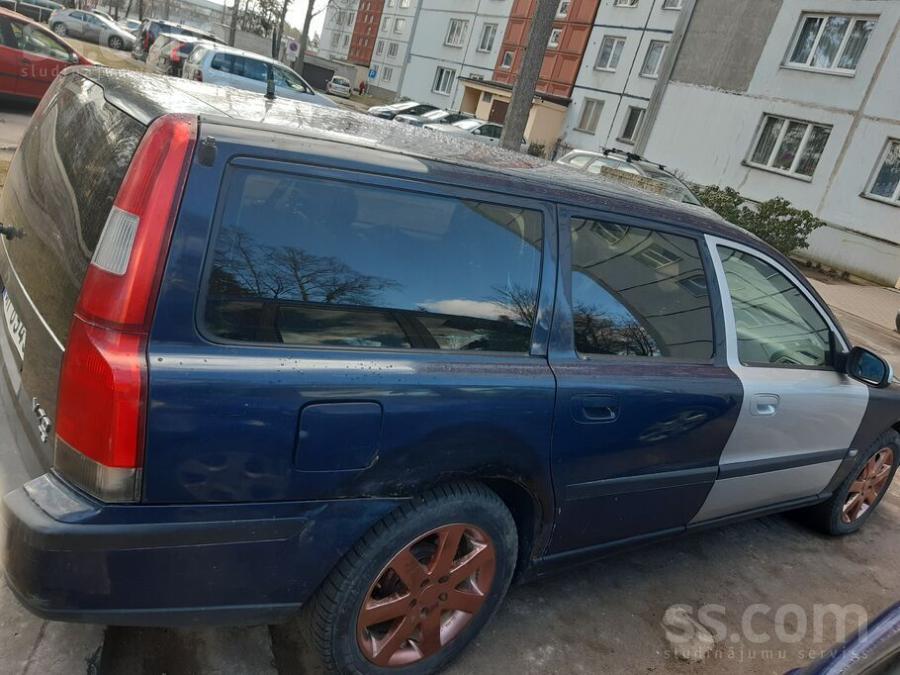 Zils Volvo V70 2000 Ogre, ar dzinēja tilpumu 2.40 L un nobraukumu 309 tūkst. km par 550 €, foto 3 vietnē AUTOMOTO.COM.LV