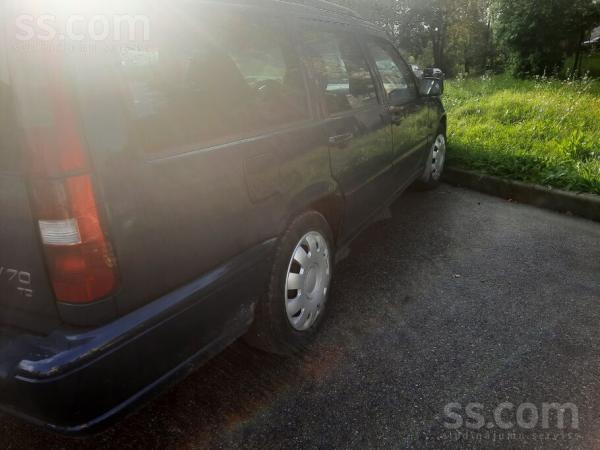 Zils Volvo V70 2000 Daugavpils, ar dzinēja tilpumu 2.50 L un nobraukumu 430 tūkst. km par 1280 €, foto 5 vietnē AUTOMOTO.COM.LV
