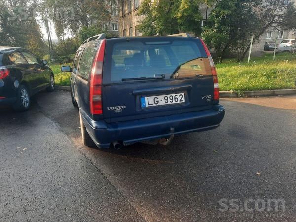 Zils Volvo V70 2000 Daugavpils, ar dzinēja tilpumu 2.50 L un nobraukumu 430 tūkst. km par 1280 €, foto 6 vietnē AUTOMOTO.COM.LV