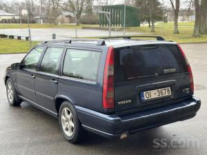 Blue Volvo V70 2000 in Jurmala, with an engine capacity of 2.50 L and mileage of 424 thousand km for 1100 €, photo 2 on AUTOMOTO.COM.LV