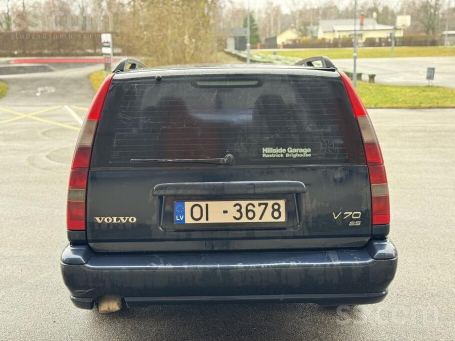 Blue Volvo V70 2000 in Jurmala, with an engine capacity of 2.50 L and mileage of 424 thousand km for 1100 €, photo 3 on AUTOMOTO.COM.LV