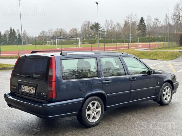 Blue Volvo V70 2000 in Jurmala, with an engine capacity of 2.50 L and mileage of 424 thousand km for 1100 €, photo 4 on AUTOMOTO.COM.LV