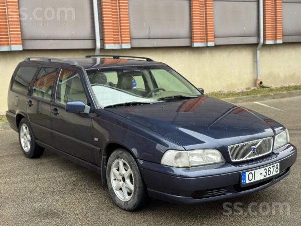Blue Volvo V70 2000 in Jurmala, with an engine capacity of 2.50 L and mileage of 424 thousand km for 1100 €, photo 5 on AUTOMOTO.COM.LV