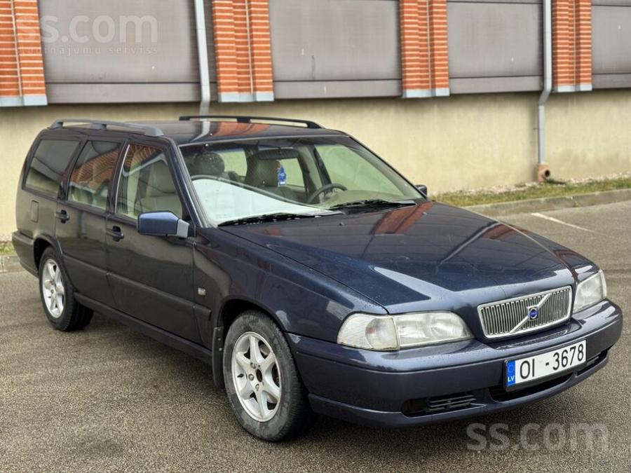 Blue Volvo V70 2000 in Jurmala, with an engine capacity of 2.50 L and mileage of 424 thousand km for 1100 €, photo 5 on AUTOMOTO.COM.LV