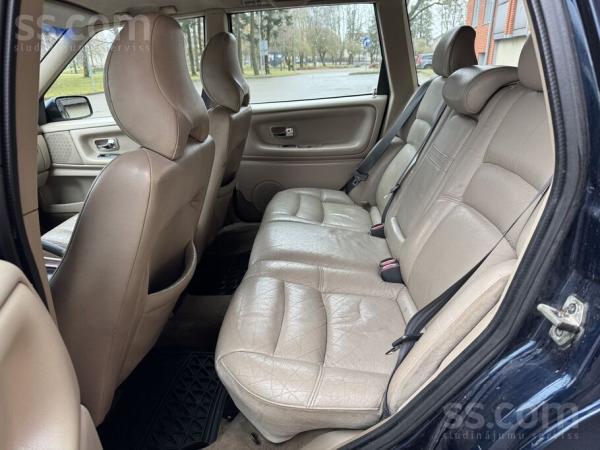 Blue Volvo V70 2000 in Jurmala, with an engine capacity of 2.50 L and mileage of 424 thousand km for 1100 €, photo 9 on AUTOMOTO.COM.LV