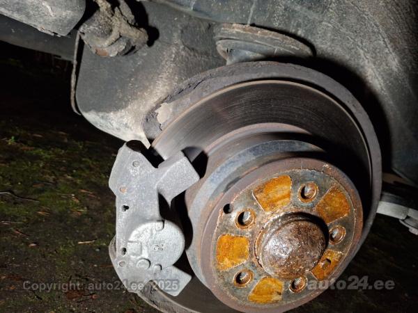 Zils Volvo V70 2000 Tallina, ar dzinēja tilpumu 2.50 L un nobraukumu 460 tūkst. km par 1499 €, foto 11 vietnē AUTOMOTO.COM.LV