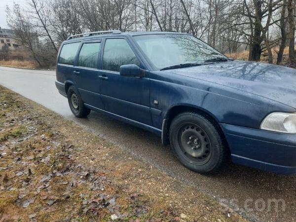 Blue Volvo V70 2000 in Daugavpils, with an engine capacity of 2.50 L and mileage of 433 thousand km for 1350 €, photo 4 on AUTOMOTO.COM.LV