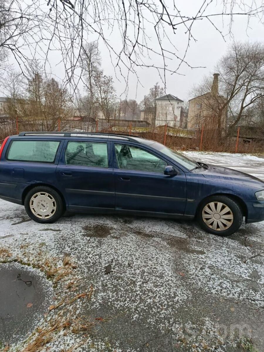 Zils Volvo V70 2000 Krāslava, ar dzinēja tilpumu 2.50 L un nobraukumu 378 tūkst. km par 850 €, foto 2 vietnē AUTOMOTO.COM.LV