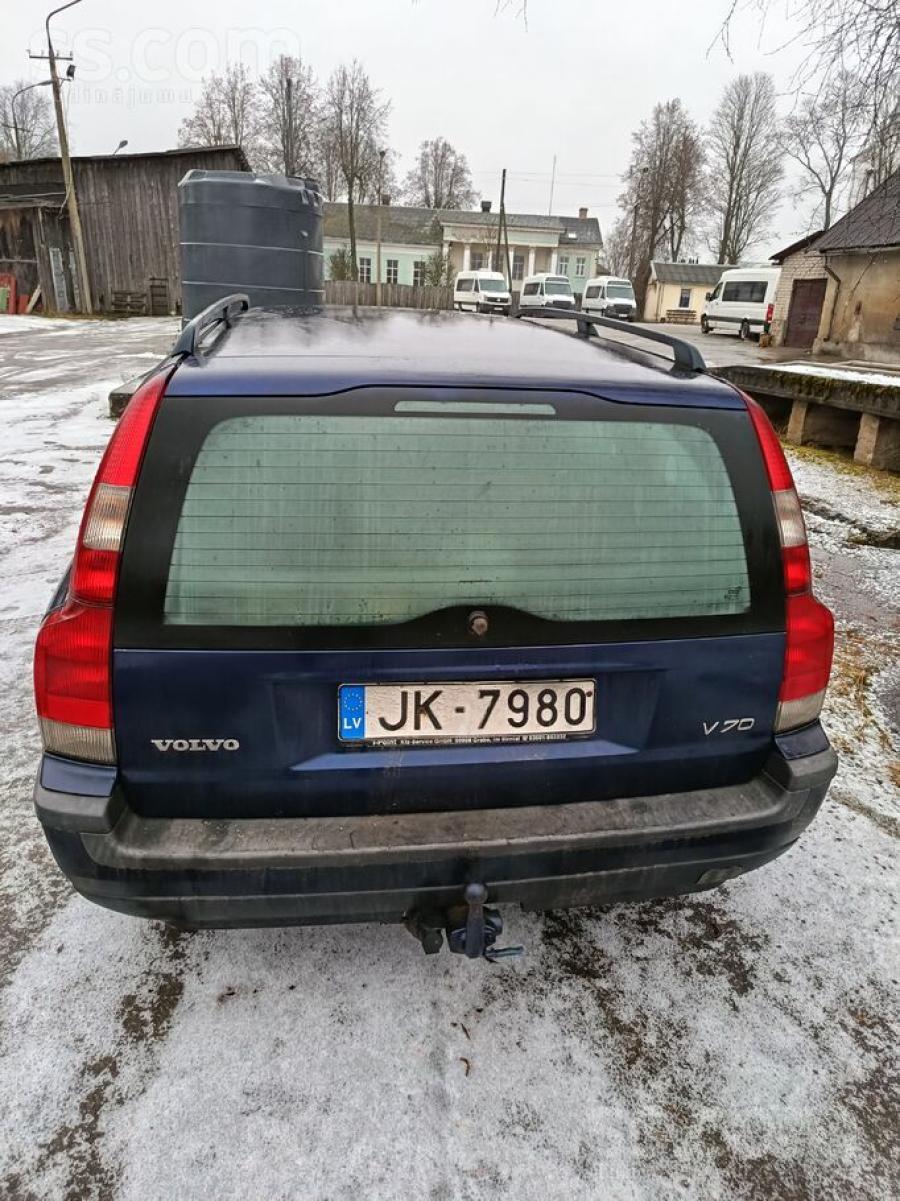 Zils Volvo V70 2000 Krāslava, ar dzinēja tilpumu 2.50 L un nobraukumu 378 tūkst. km par 850 €, foto 3 vietnē AUTOMOTO.COM.LV